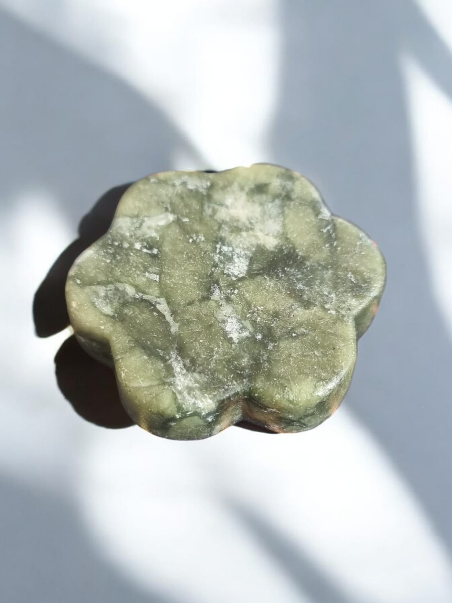 Serpentine Flower Daisy Crystal | Auras Workshop